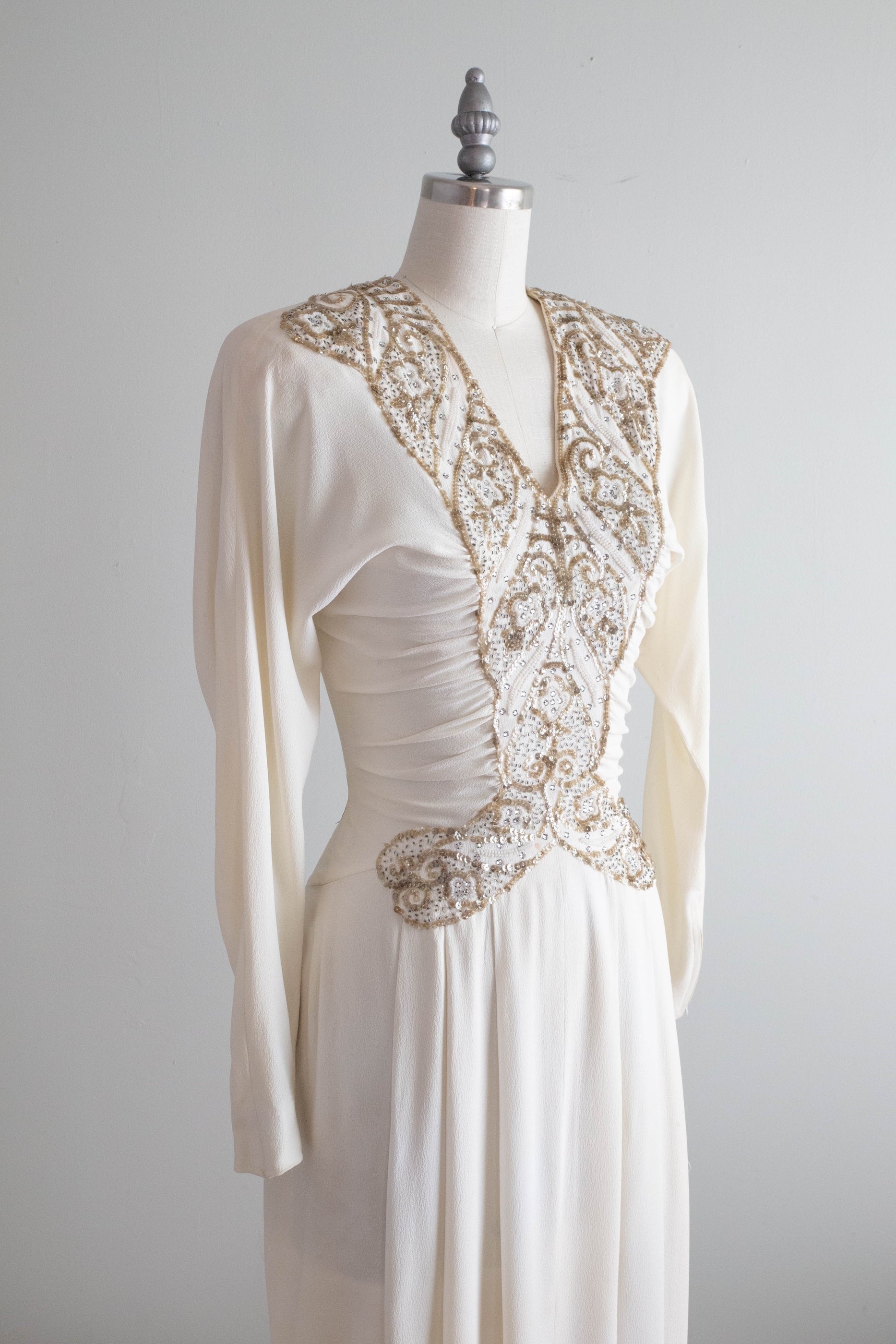 Stunning 1940's Ivory Moss Crepe Beaded Hollywood Glamour Evening Gown ...
