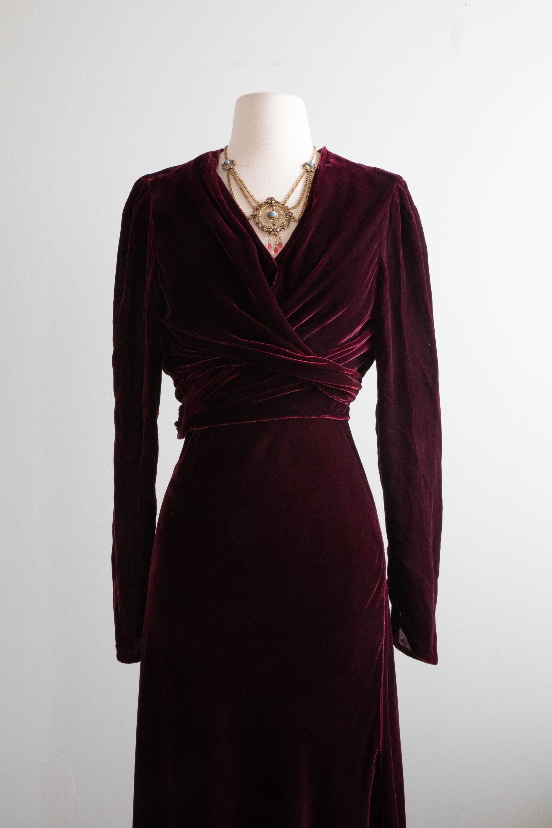 Stunning 1930's Red Wine Silk Velvet Evening Gown & Jacket / ML – Xtabay Vintage