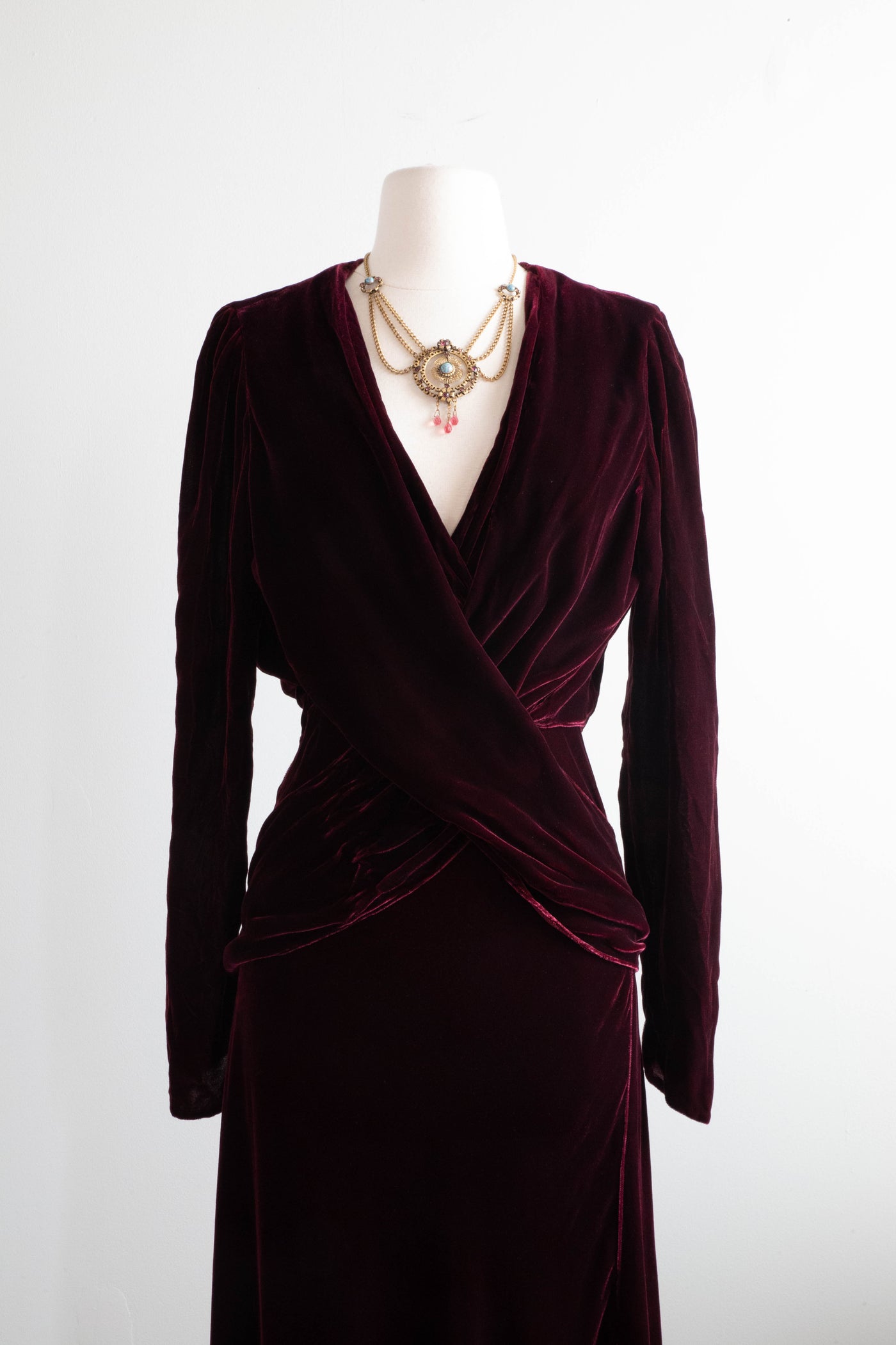 Stunning 1930's Red Wine Silk Velvet Evening Gown & Jacket / ML – Xtabay Vintage