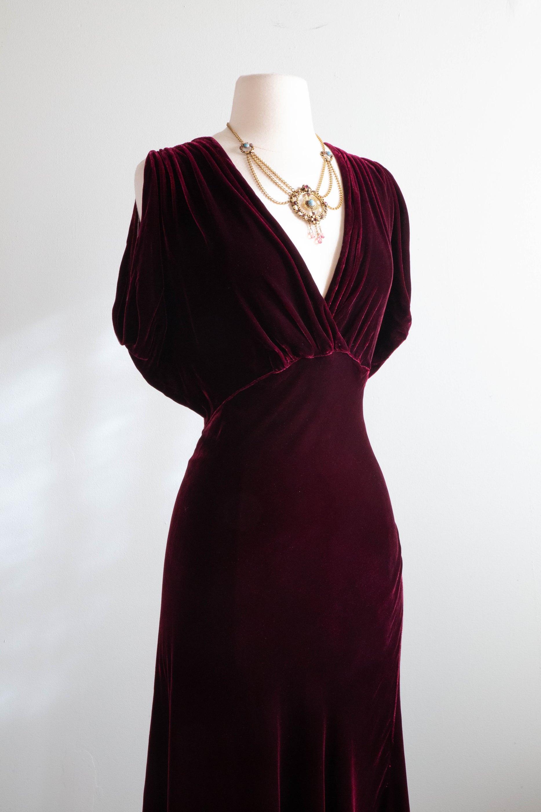 Stunning 1930's Red Wine Silk Velvet Evening Gown & Jacket / ML – Xtabay Vintage