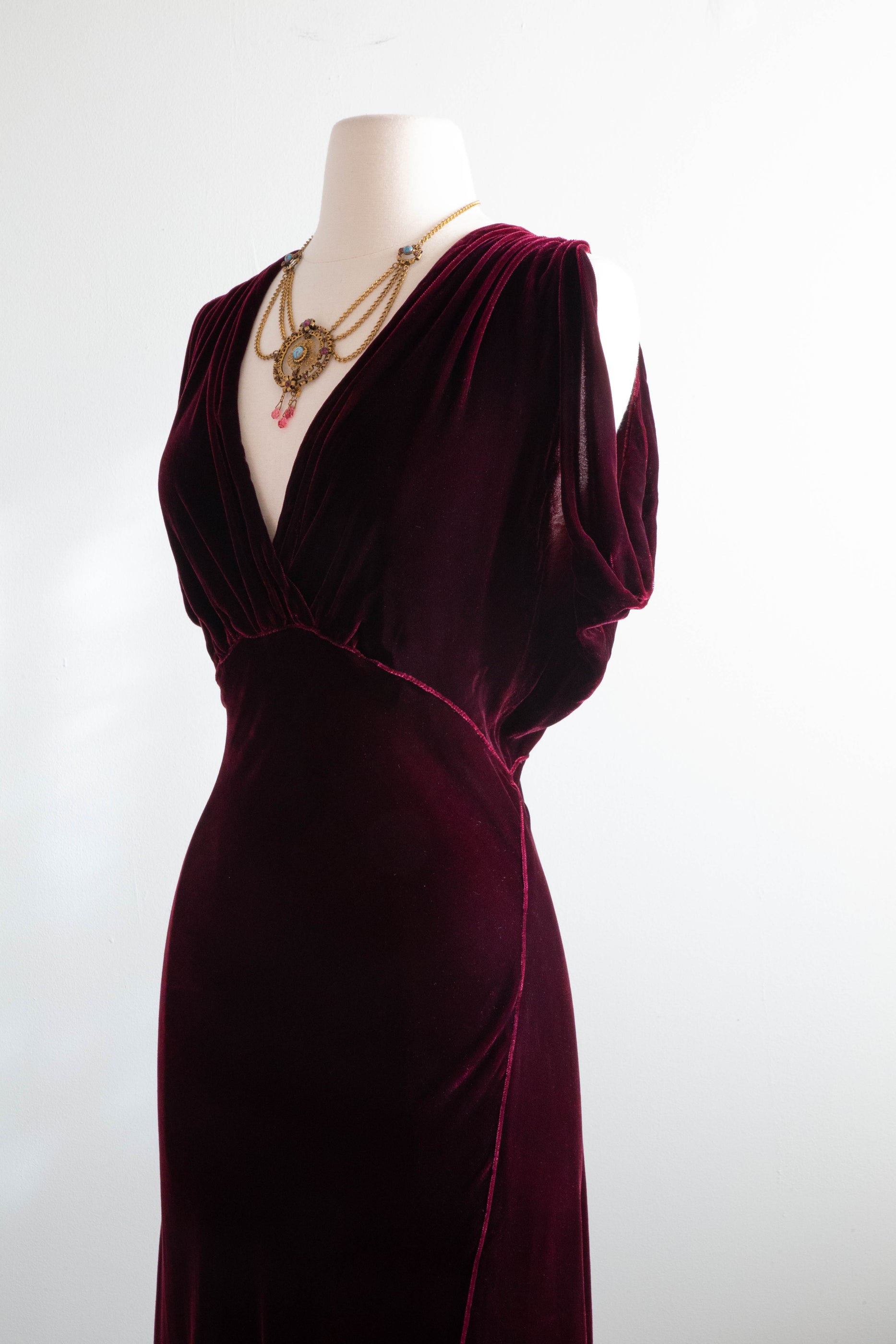 Stunning 1930's Red Wine Silk Velvet Evening Gown & Jacket / ML – Xtabay Vintage