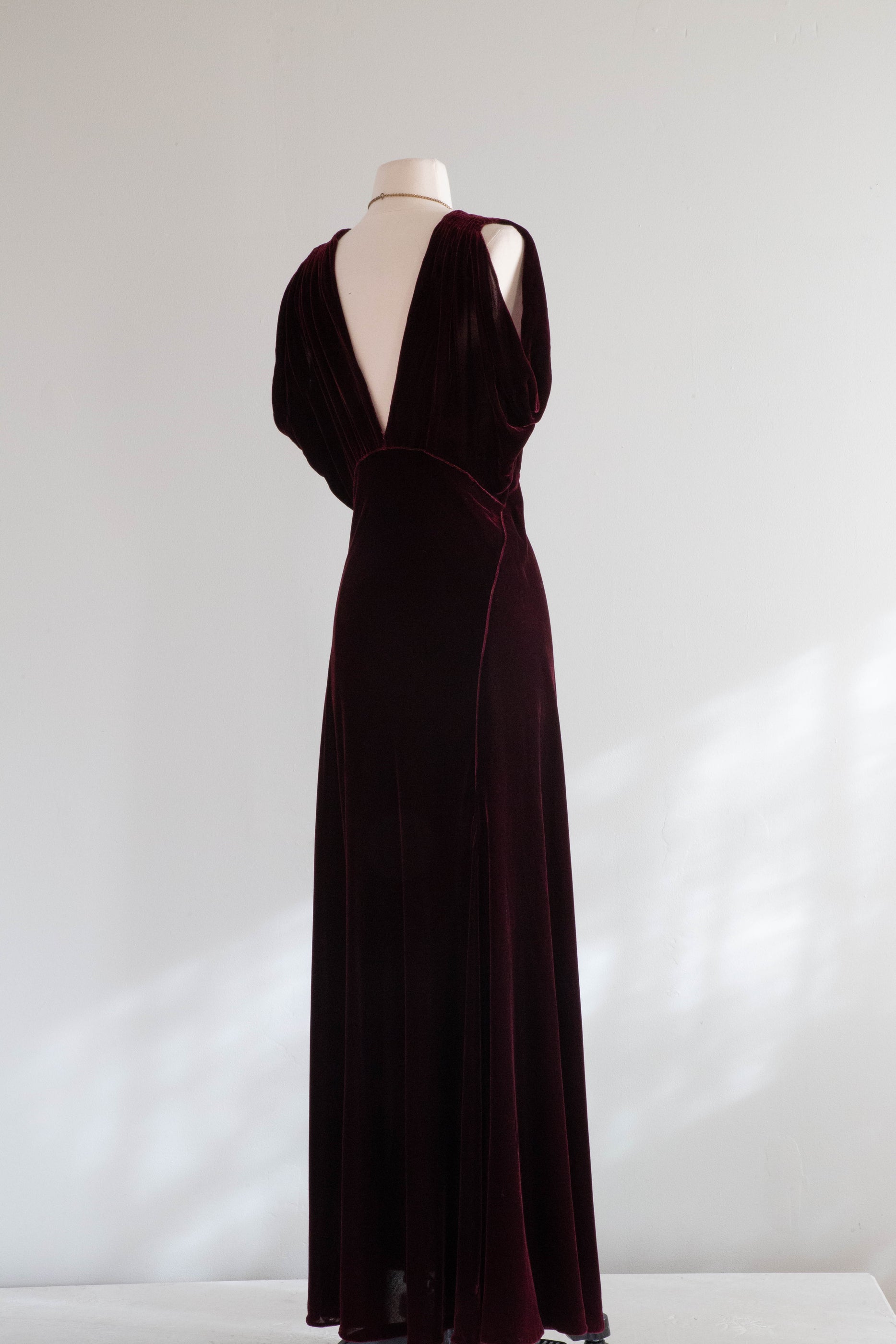 Stunning 1930's Red Wine Silk Velvet Evening Gown & Jacket / ML – Xtabay Vintage