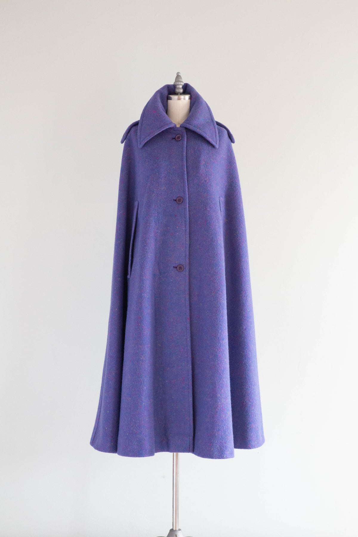 Fabulous 1970's Irish Wool Cape In Heather Periwinkle / OS – Xtabay Vintage