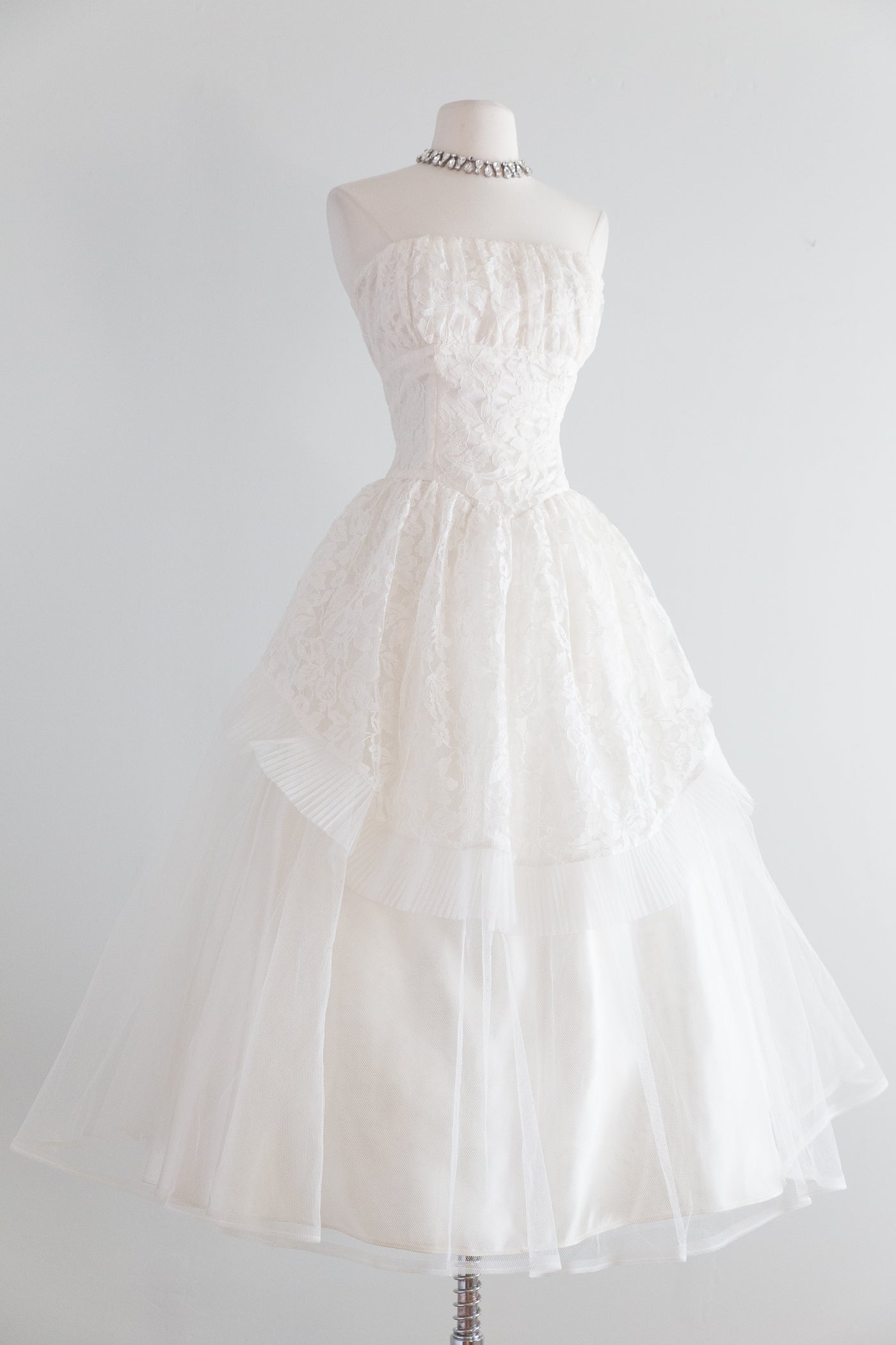 Beautiful 1950's Tea Length Wedding Dress in Lace and Tulle / Waist 27 ...