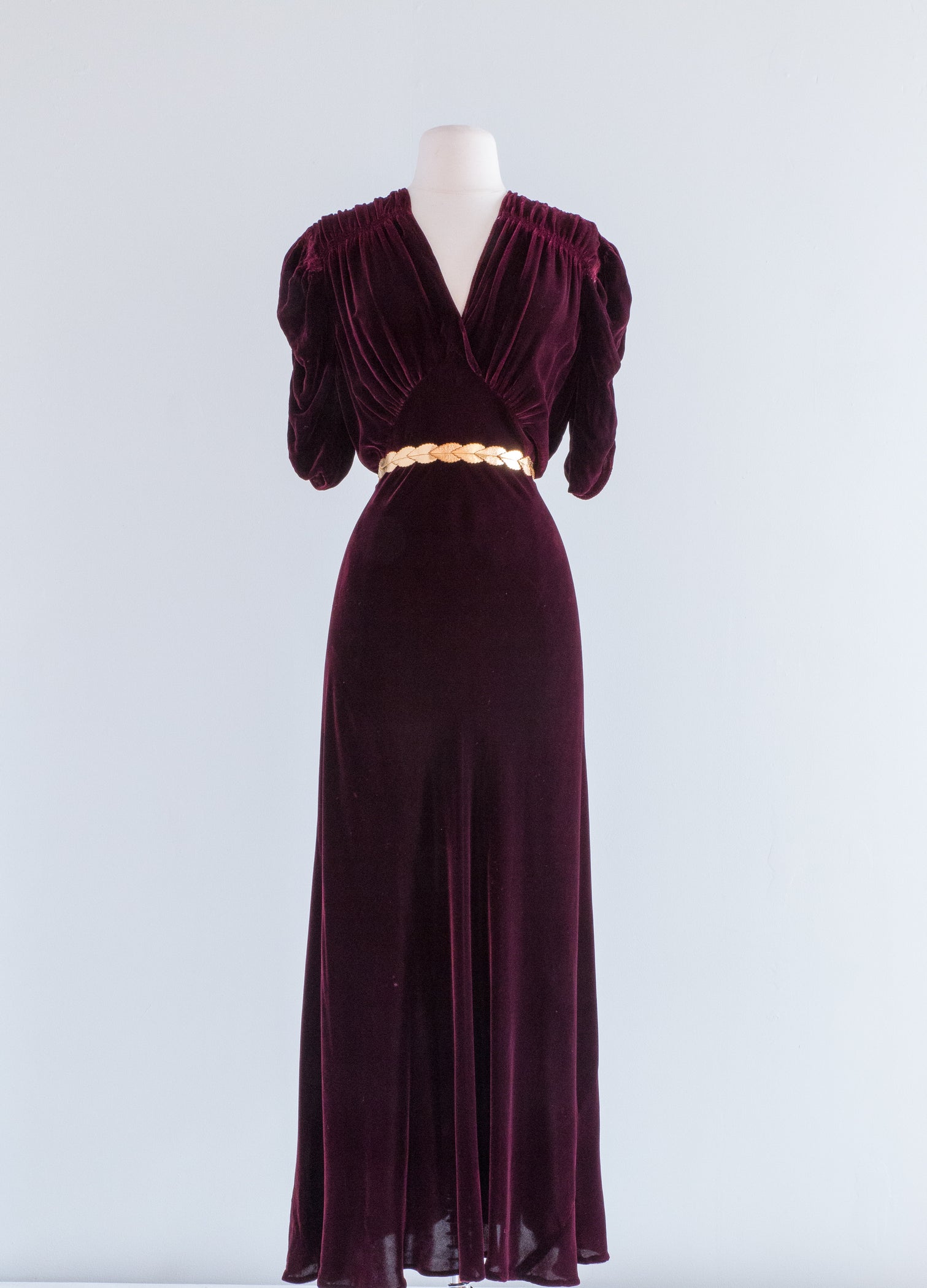 1930's Burgundy Silk Velvet Bias Cut Evening Gown / ML – Xtabay Vintage