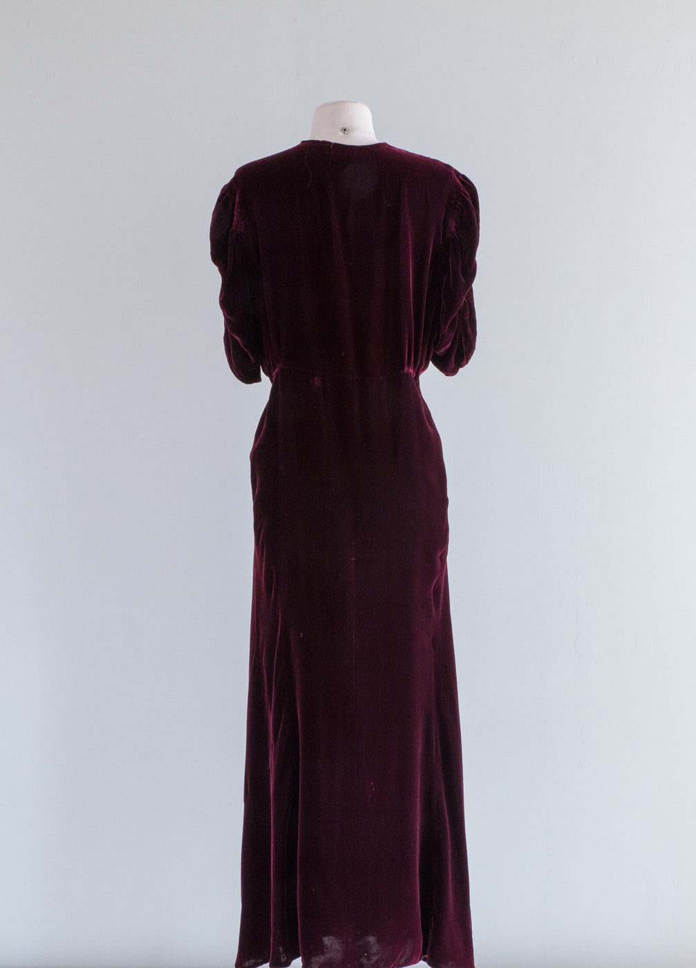 1930's Burgundy Silk Velvet Bias Cut Evening Gown / ML – Xtabay Vintage