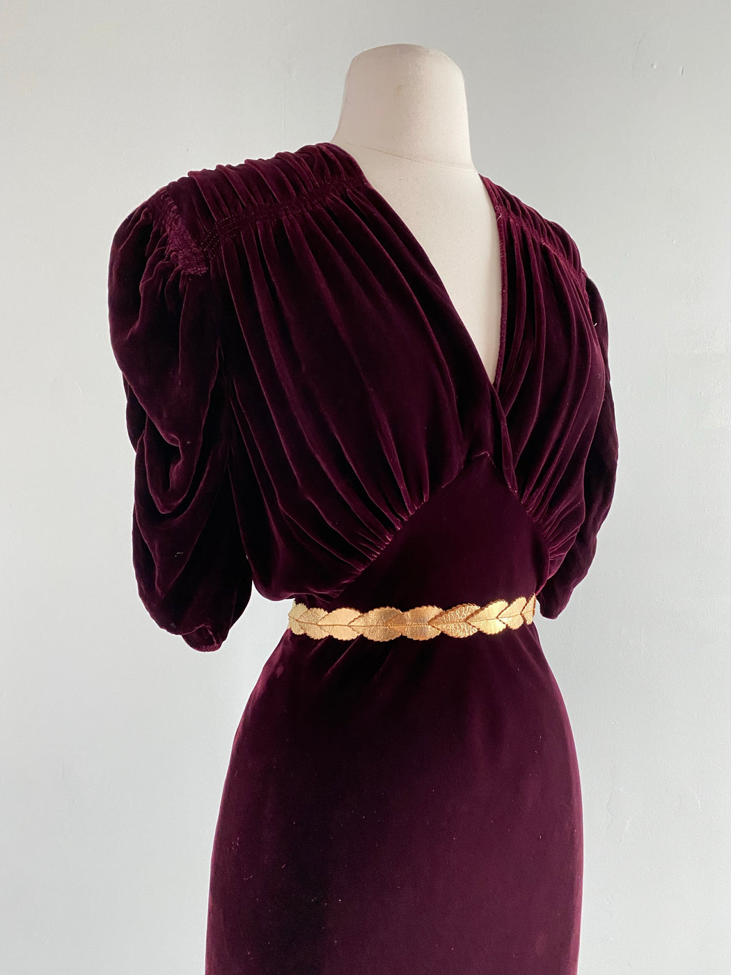1930's Burgundy Silk Velvet Bias Cut Evening Gown / ML – Xtabay Vintage