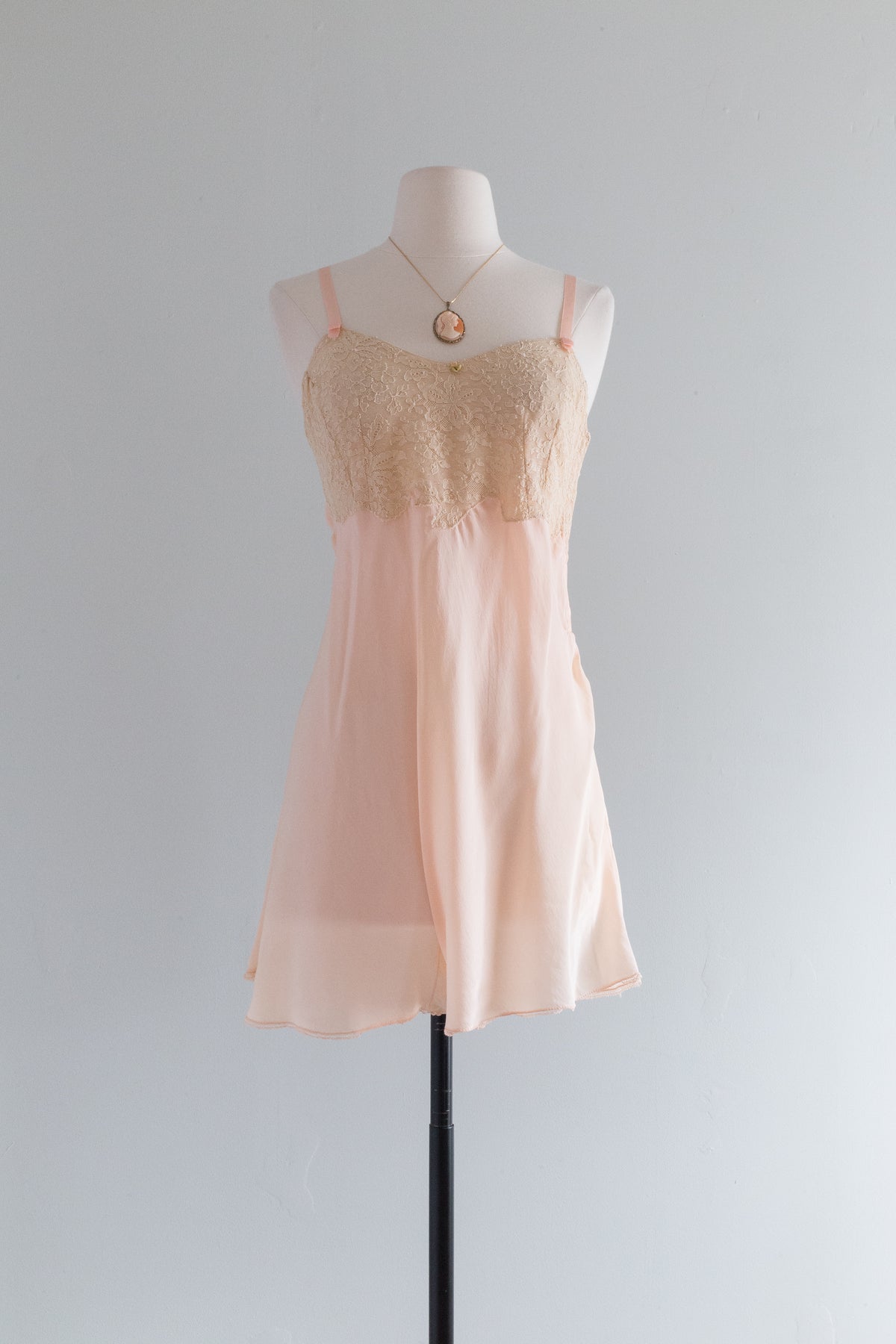 Beautiful 1930’s Silk Teddy by Daffodil / Small – Xtabay Vintage