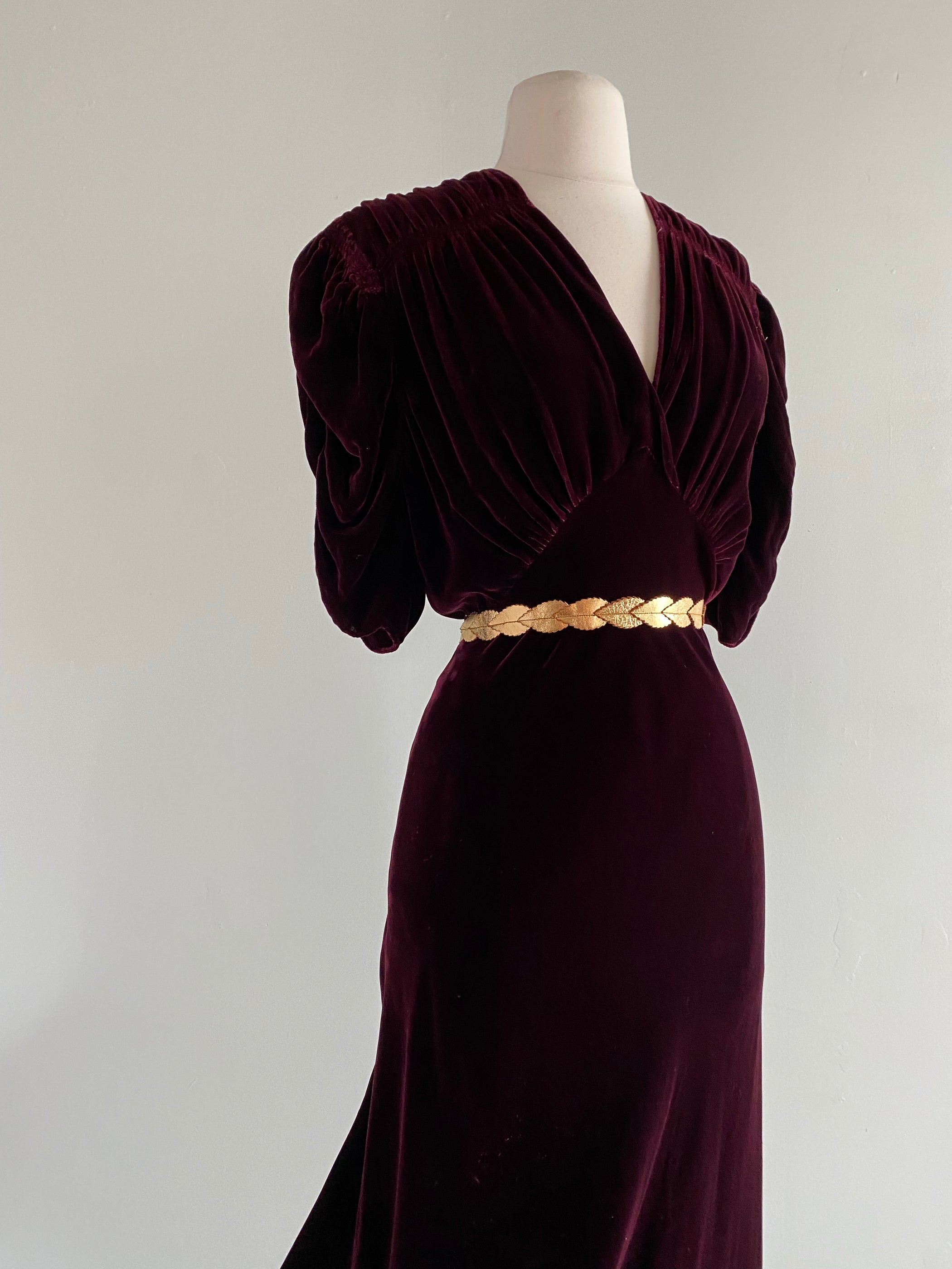 1930's Burgundy Silk Velvet Bias Cut Evening Gown / ML – Xtabay Vintage