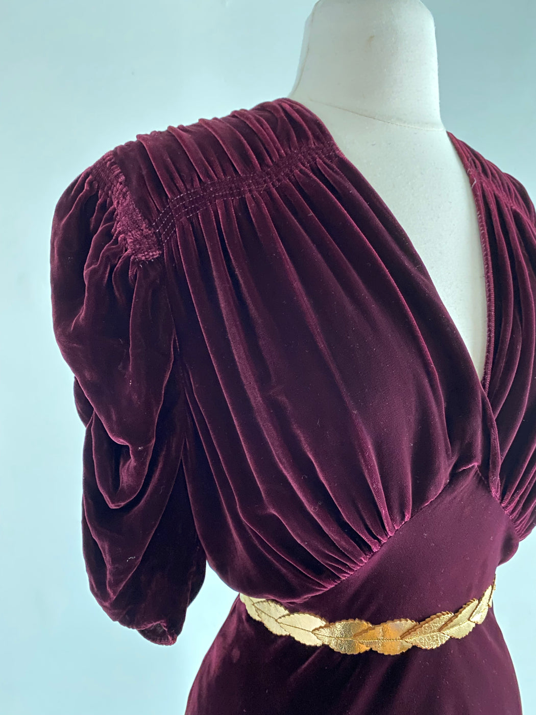 1930's Burgundy Silk Velvet Bias Cut Evening Gown / ML – Xtabay Vintage
